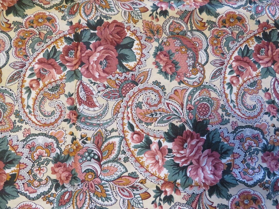 Roses and Paisley by Joan Messmore. 1/2 Yard - Etsy