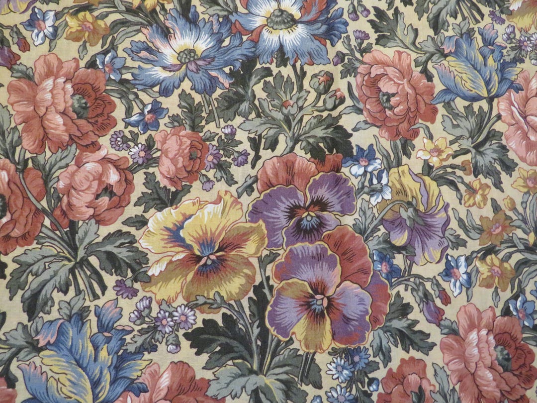 Floral Print by Joan Messmore. 1/2 Yard. - Etsy