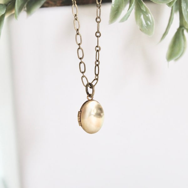 Tiny Vintage Locket - Etsy