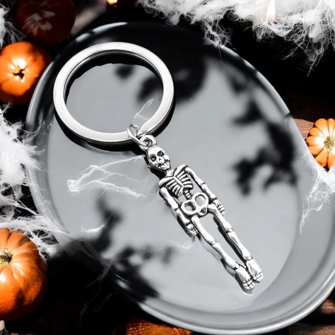 Halloween Skull Keychain Skeleton Keychain for Friends, Spooky & Fun ...