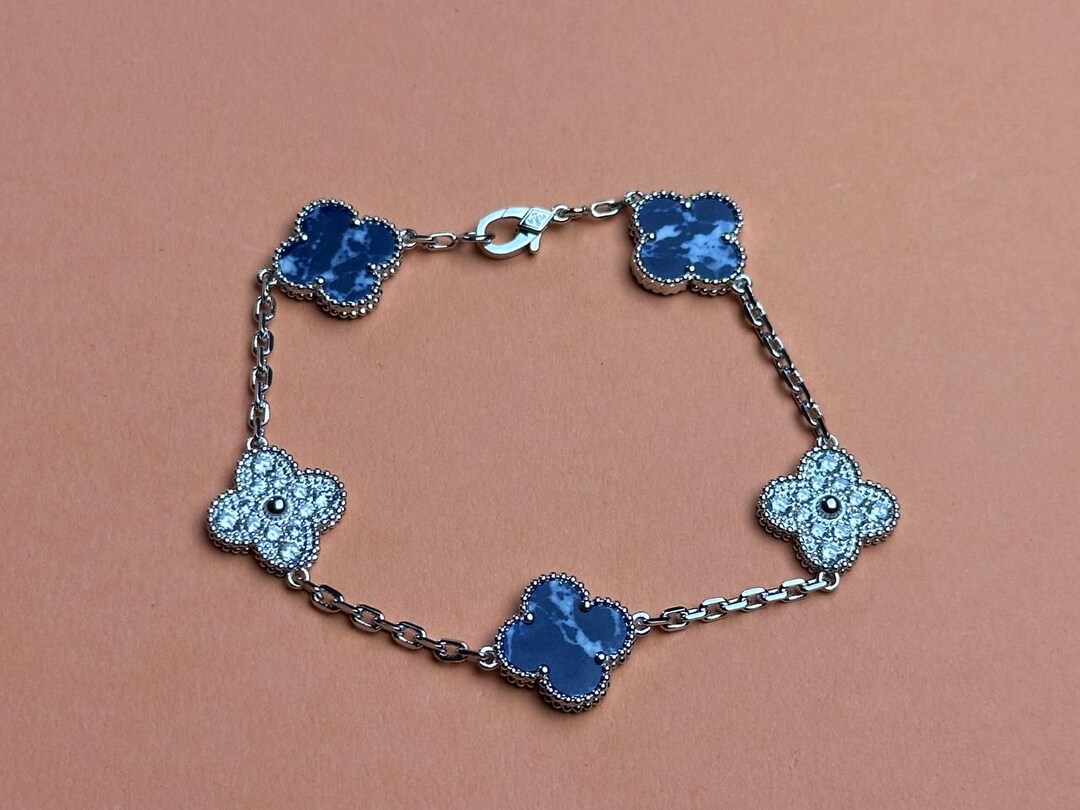 Van Cleef & Arpels White Gold White Blue Five Motif Designed Chain ...