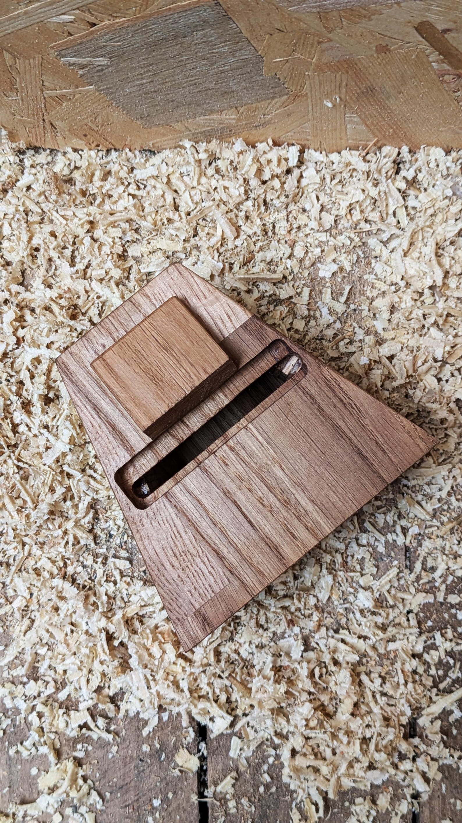 Handmade Wooden Passive Amplifier and Smartphone Stand - Oak ...