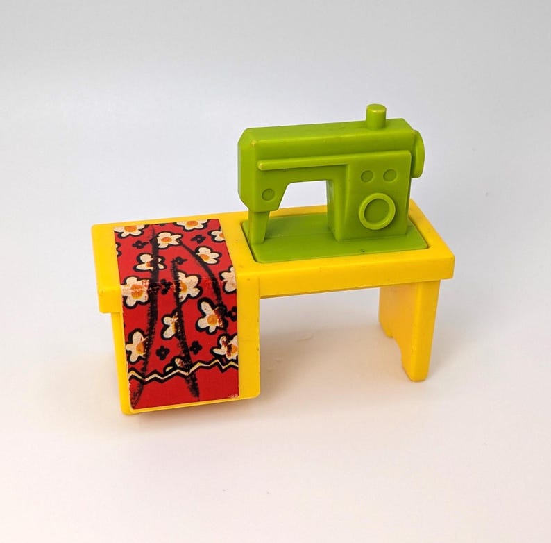 Vintage Little People House 952 Pieces Fisher Price 725 Sewing Machine ...