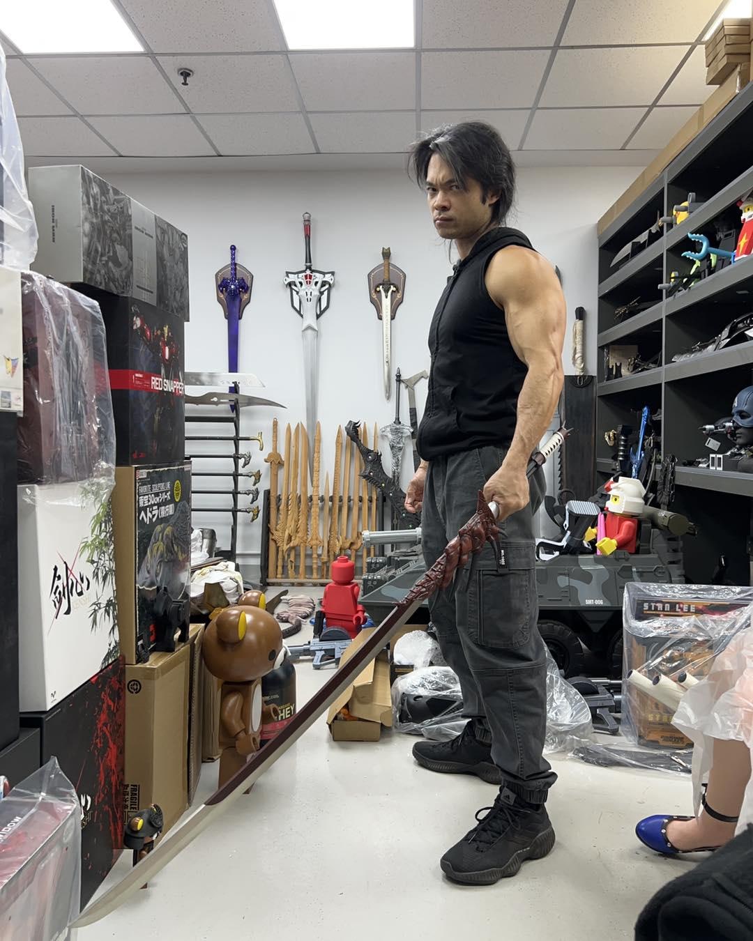 Monster Hunter World Now Wilds Red Male Fire Dragon Blade Cosplay ...