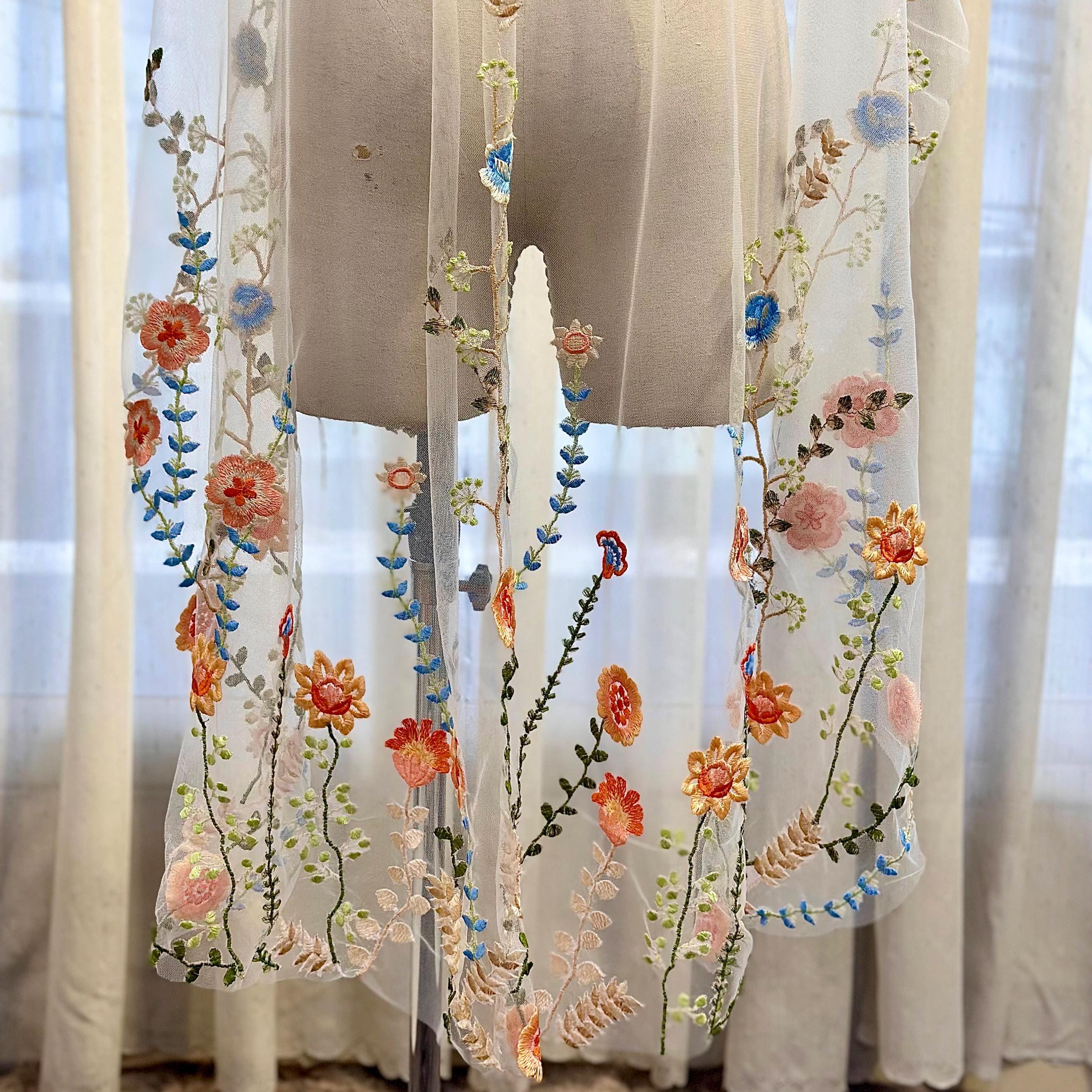 Lace Secret Garden Pop Floral Bridal Veil Wildflower Knee-length Bridal ...