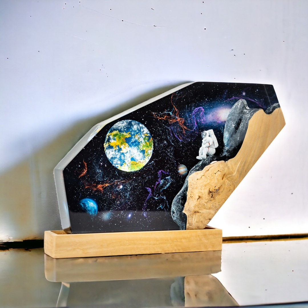 Astro.naut Resin Epoxy Lamp, Custom Night Light , Gra.vity in Inter ...