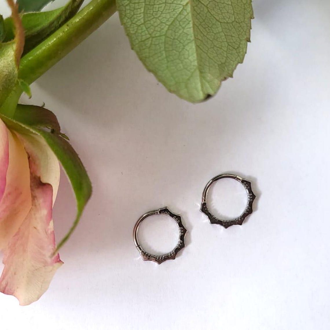 16G Flower Septum Clicker | Surgical Steel Nose Ring | Hinged Floral ...