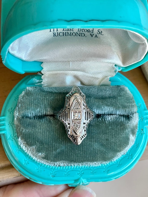 Art deco jewellery for sale store