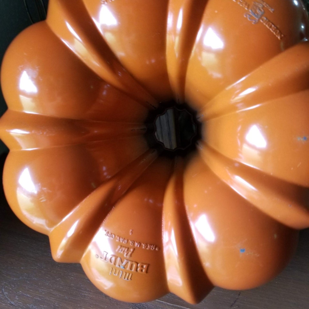 Nordic Ware Mini Bundt Cake Pan Heavy Cast Aluminum Bakeware Awesome ...