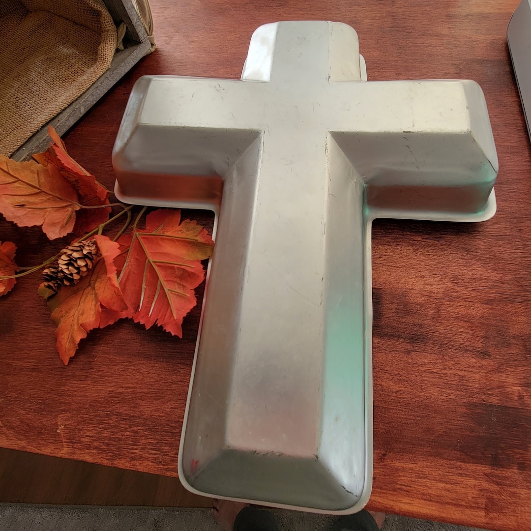 Vintage 1972 Wilton Cross Aluminum Cake Pan Decorative Bakeware Made in ...