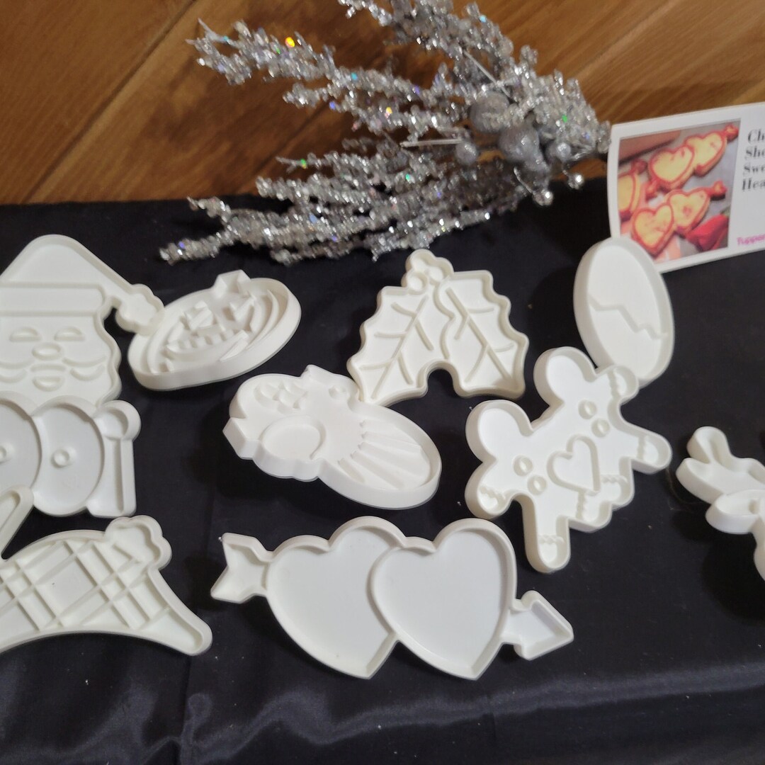 Vintage White Tupperware Cookie Cutters Lot of 10 Detailed Cookie ...