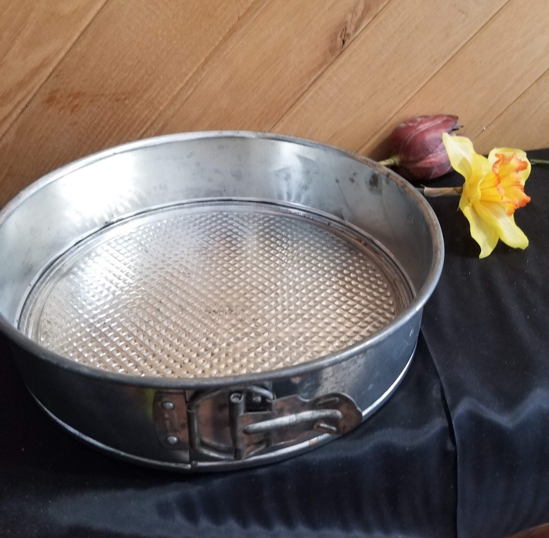 Vintage Round Spring Form Cake Pan Removable Waffle Bottom Heavy ...