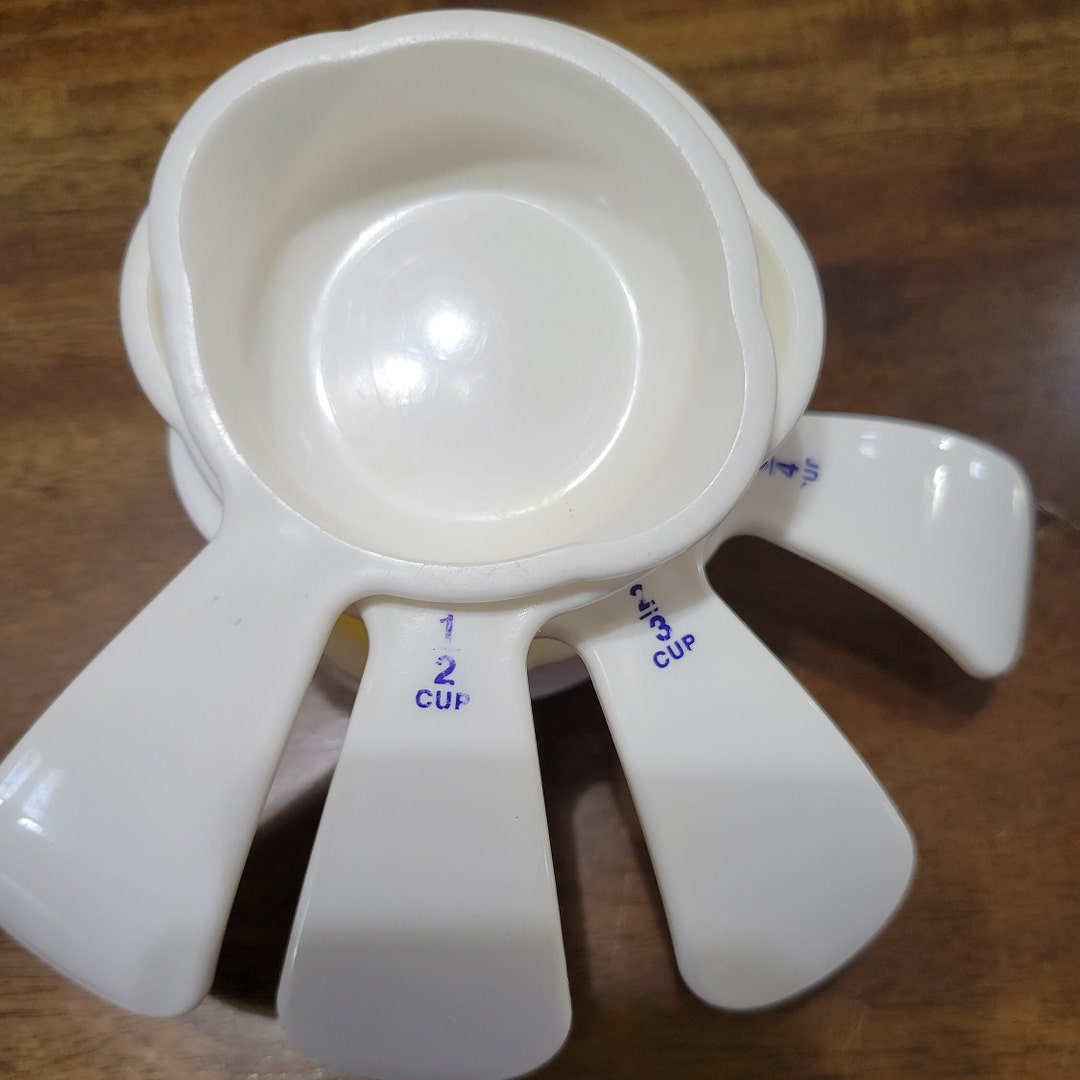 Tupperware Measuring Cups With Curved Handles Partial Set Kitchen ...