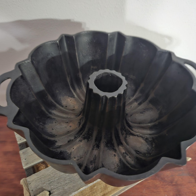 Vintage Cast Iron Cake Pan - Etsy