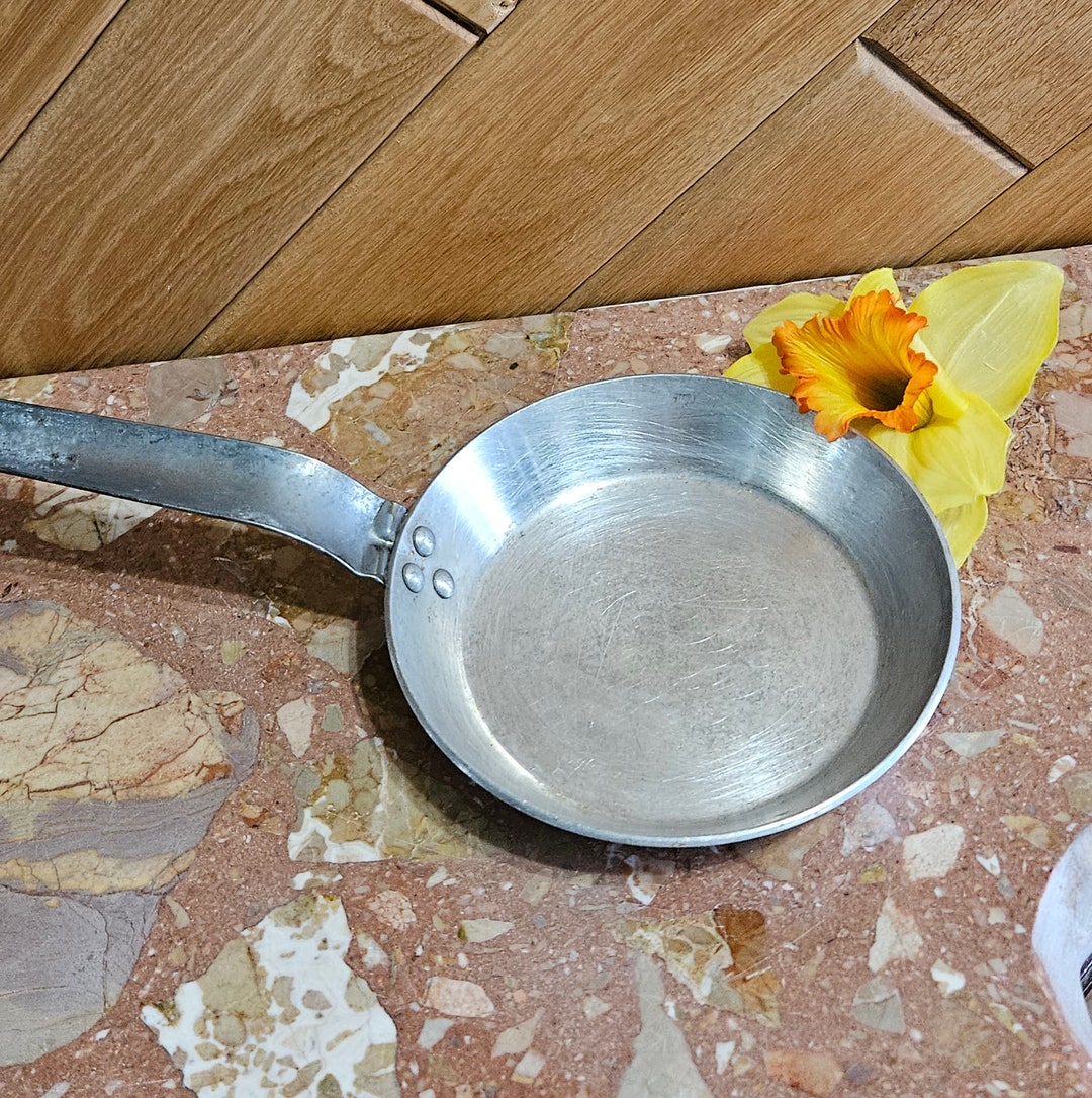 Wear Ever Aluminum Fry Pan 5 1/2 Inch Skillet Vintage Cookware Retro ...