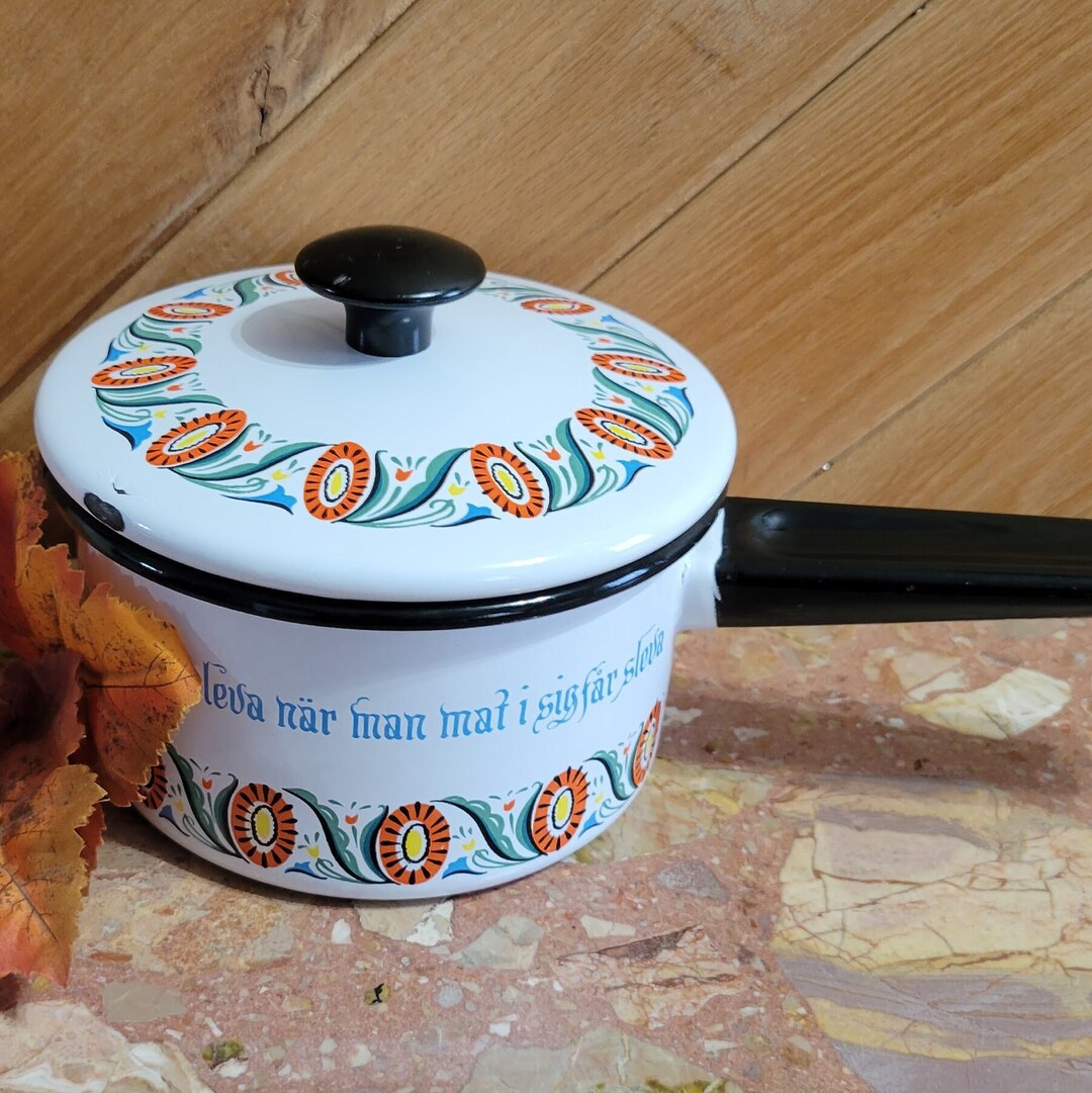 Swedish 4 Cup Sauce Pan Folk Art 1970s Enamel Pan and Lid Floral Design ...
