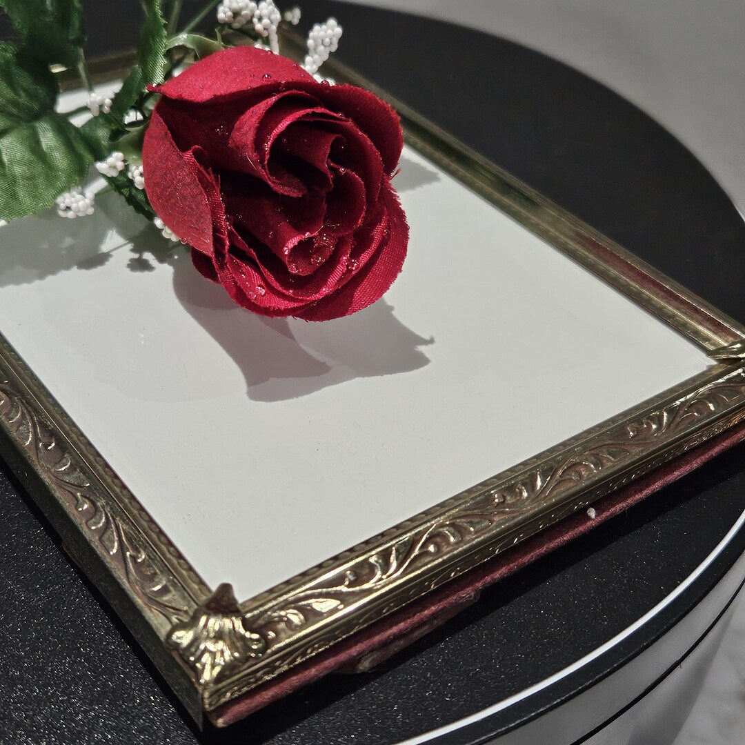 Vintage 5x7 Metal Picture Frame Free Standing or Hanging Fancy Gold ...