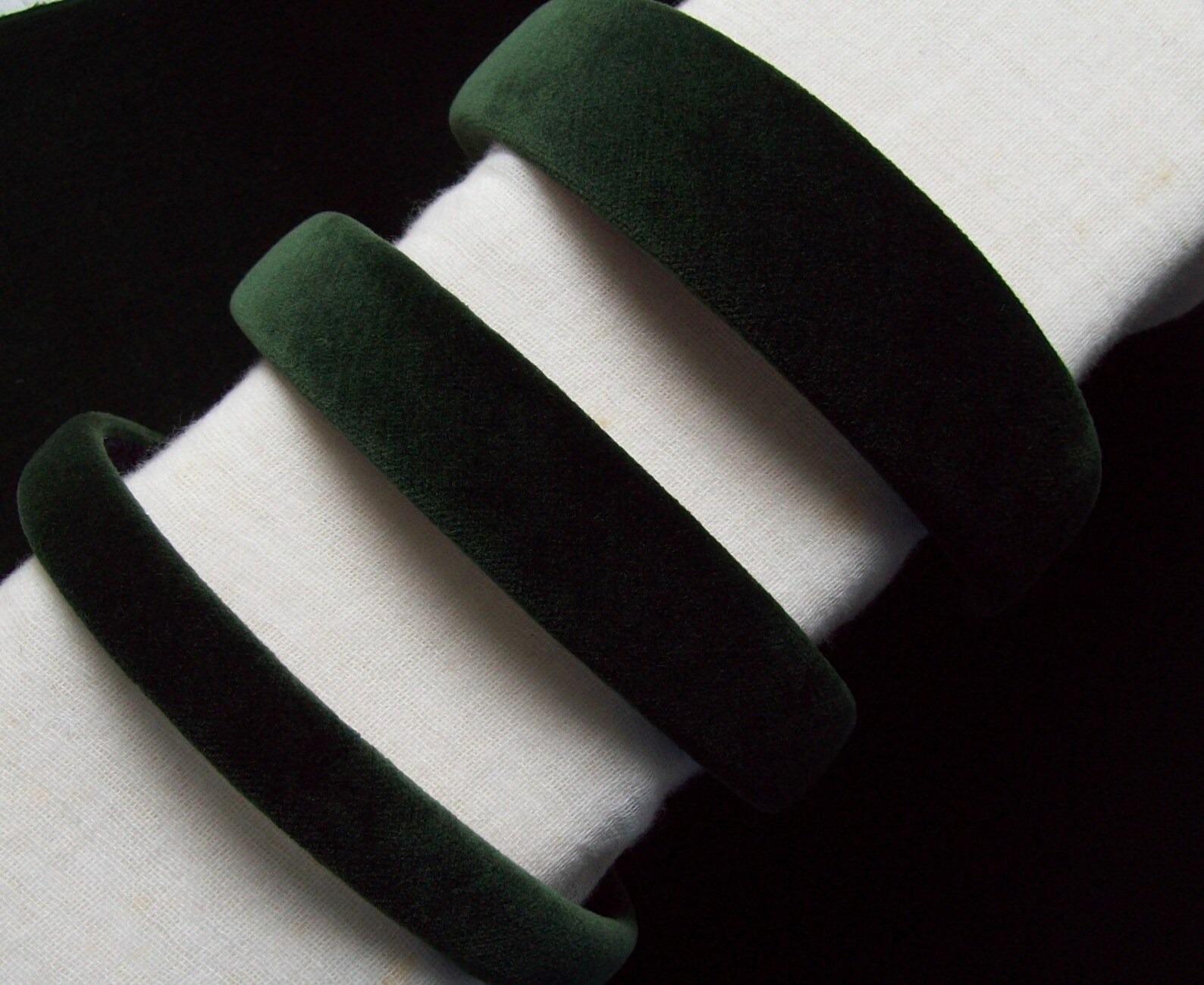 Narrow velvet hairband green | Etsy