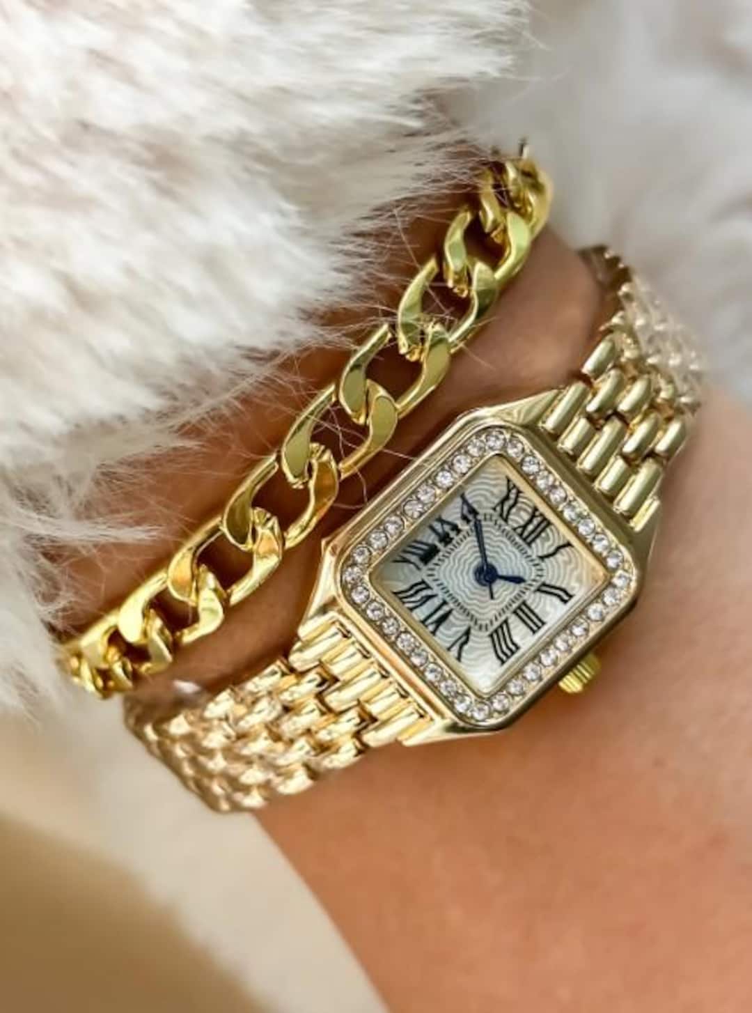 Gold Retro Model, Minimal Square Case, Yellow Color, Roman Numeral ...