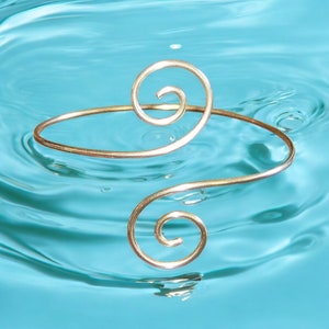 Gold Armlet - ITEM of the WEEK - Arm Band - Swirl Upper Arm Jewery ...