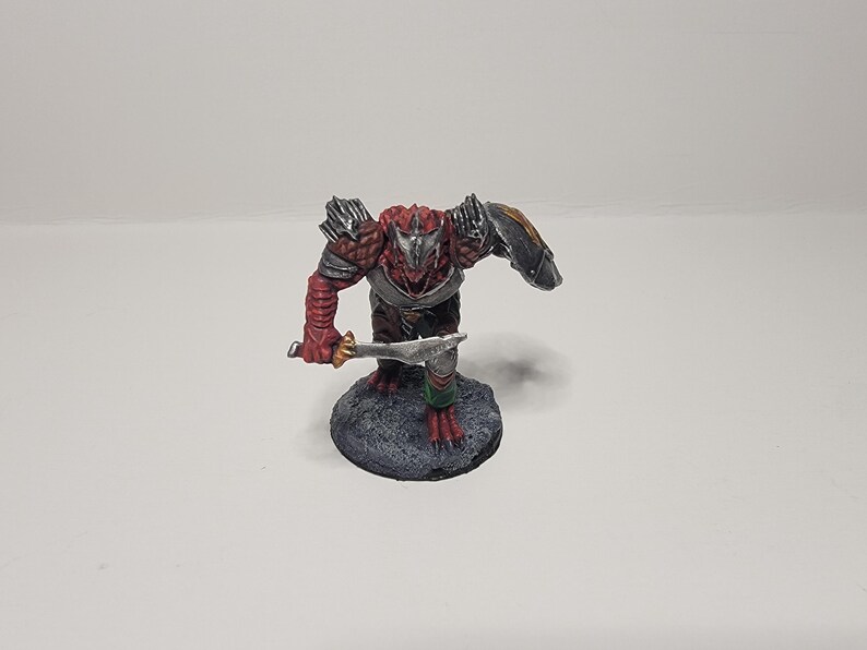 Hand-painted Red Dragonborn Fighter Miniature - D&D Nolzur's Marvelous ...
