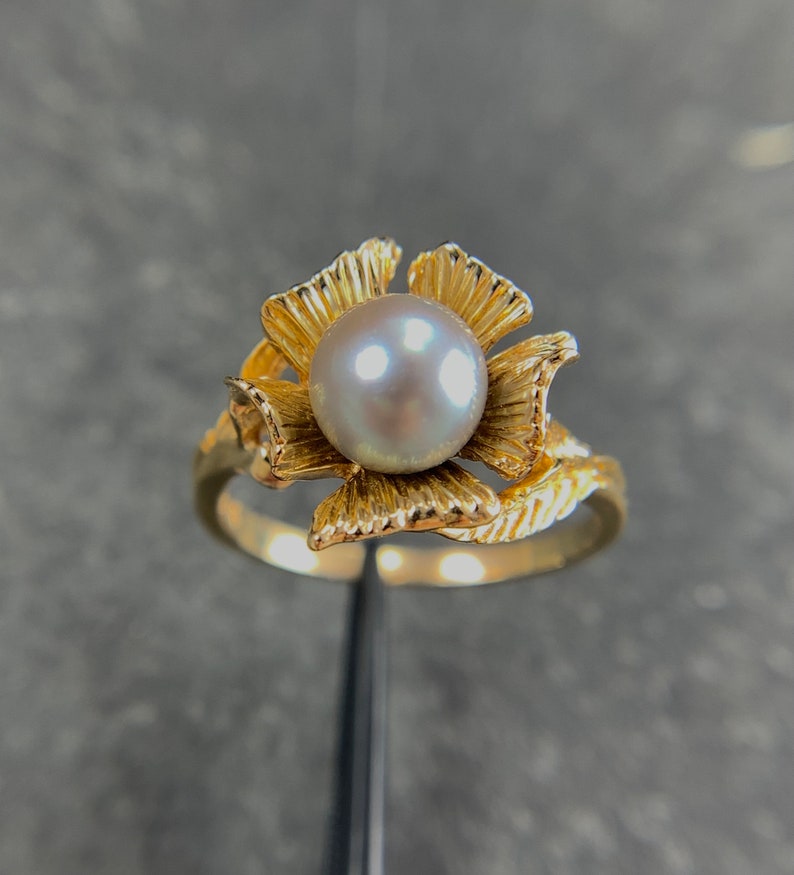 Vintage Pearl Flower Ring in 14k Yellow Gold - Etsy