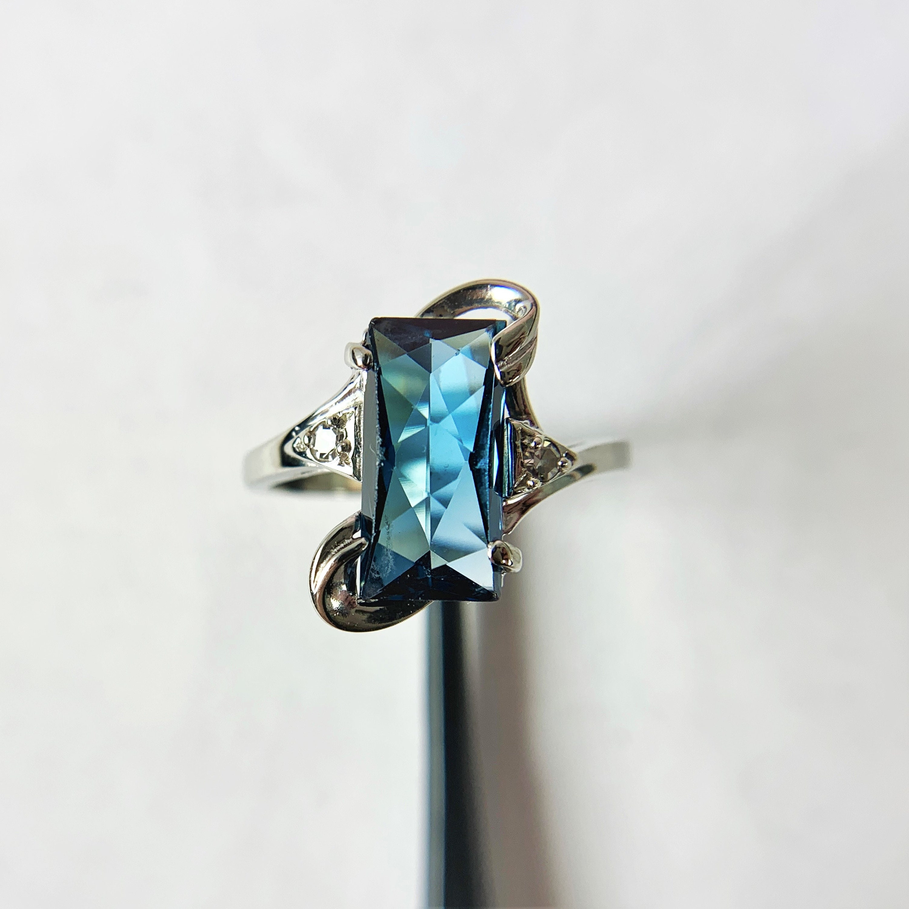 Vintage Dason 10k London Blue Topaz and Diamond White Gold Ring (A2593 ...