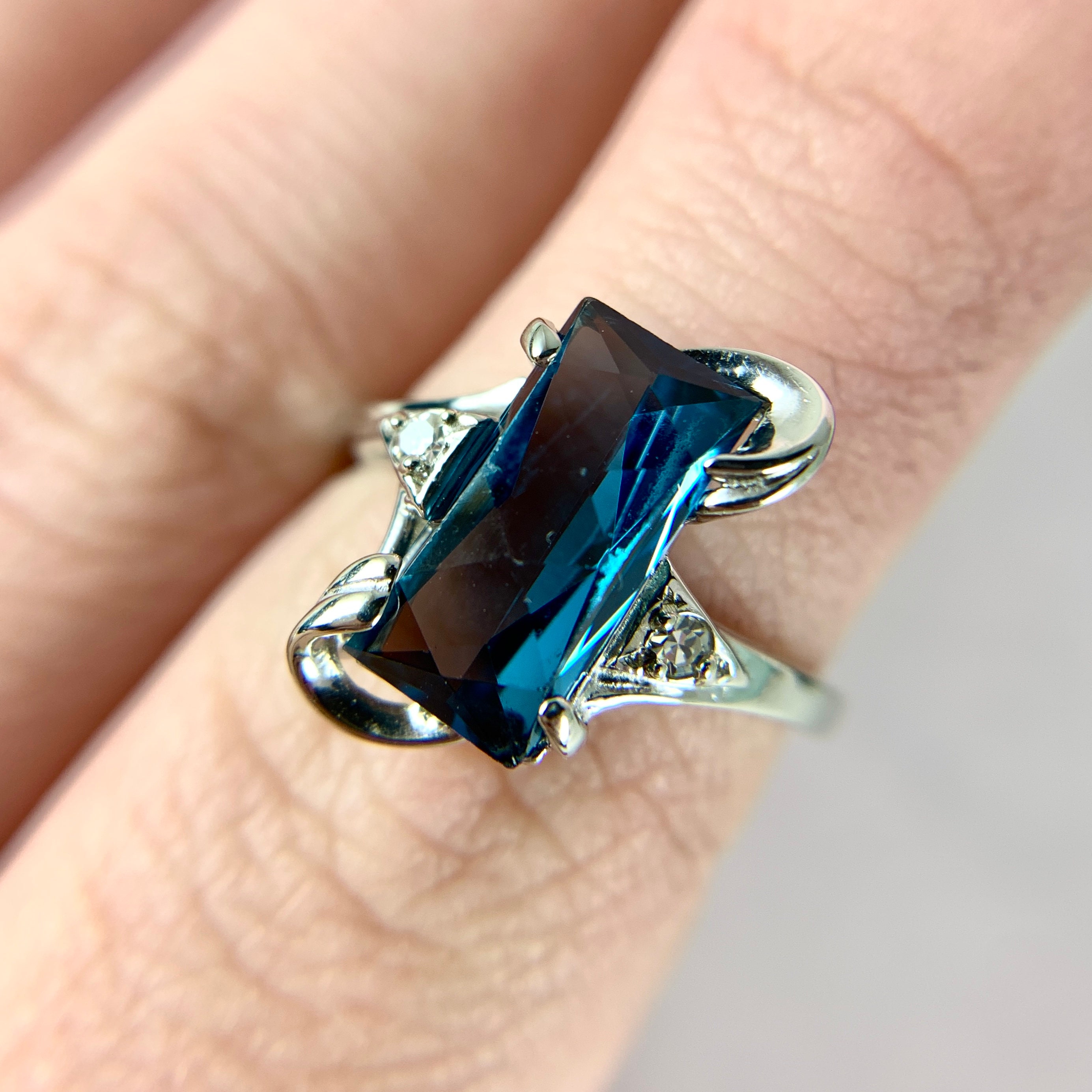 Vintage Dason 10k London Blue Topaz and Diamond White Gold Ring (A2593 ...