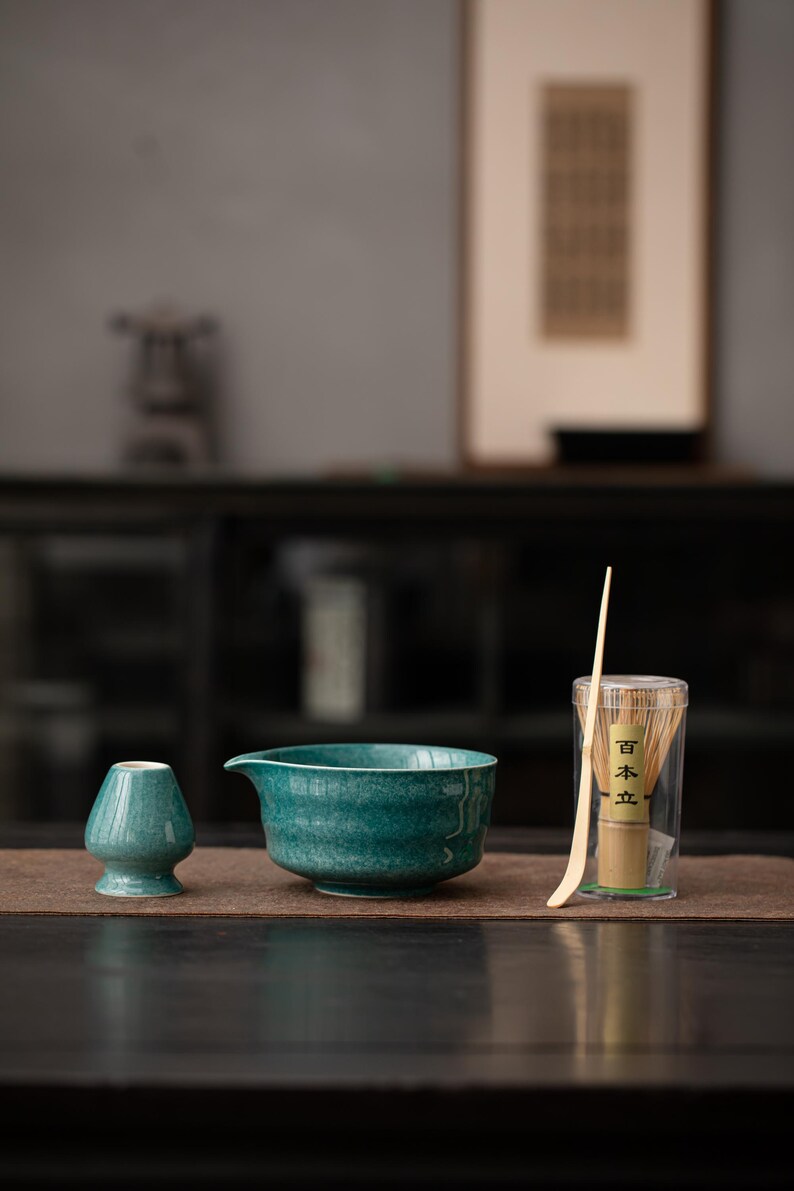 Japanese Matcha Tea Set: Bowl With Spout, Bamboo Whisk & Scoop - Etsy