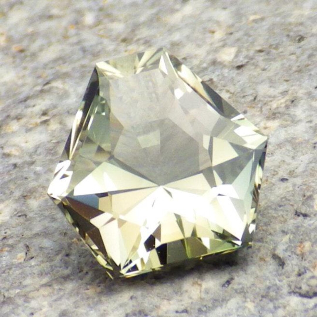 Green Gold Oregon Sunstone 3.65 Ct Flawless, Perfect for Beautiful ...