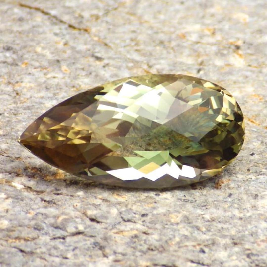 Green Dichroic Schiller Oregon Sunstone 10.46 Ct Flawless, Pear Cut 21. ...