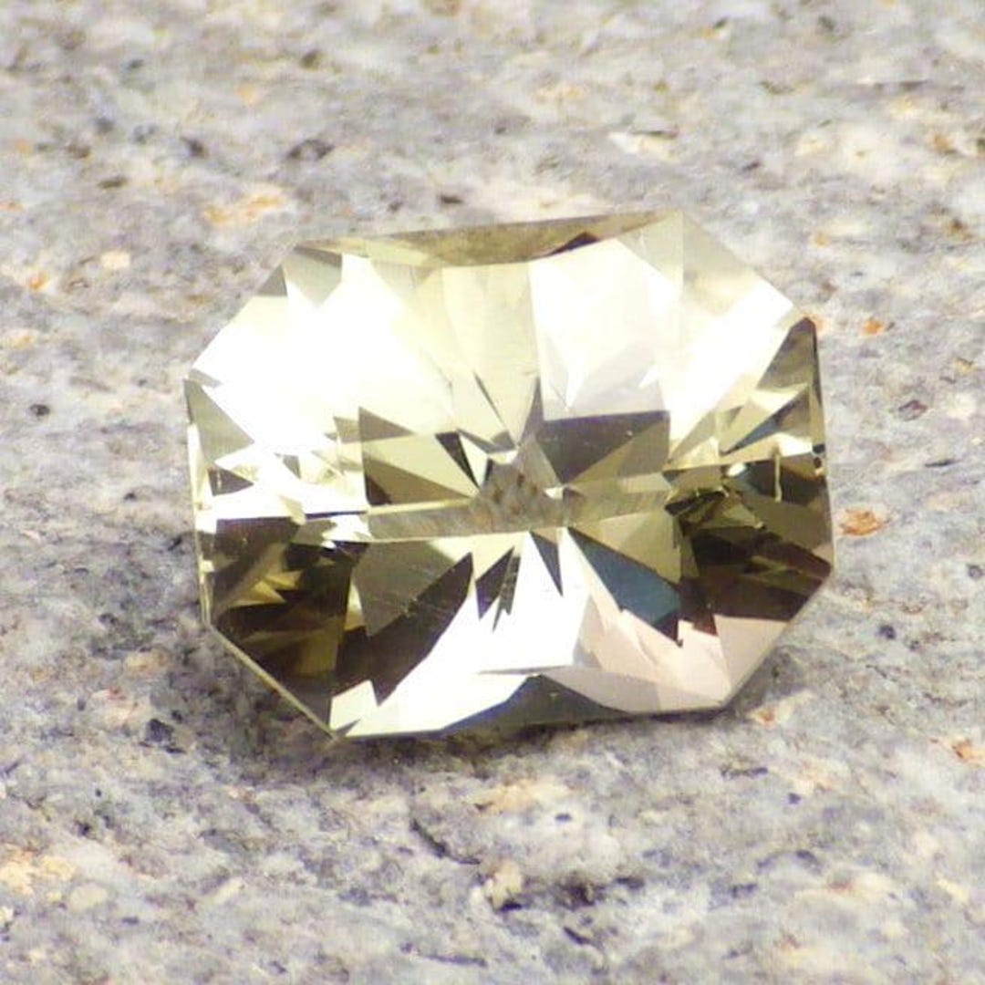 Gold Green Dichroic Oregon Sunstone 3.98 Ct Clarity SI1, Beautiful ...