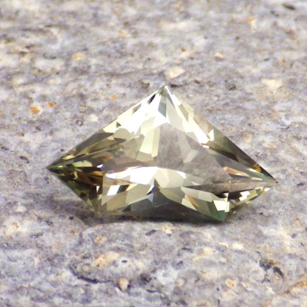 Gold Green Oregon Sunstone 2.45 Ct Flawless, Thunderbird Cut 14.4 X 8.2 ...