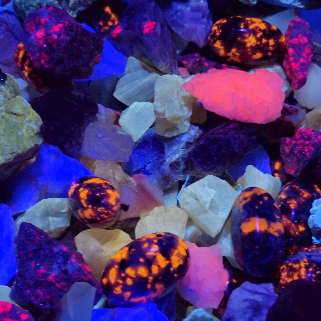 UV Reactive Rocks and Free UV Flashlight 500 Carats Crystals Raw Rough ...