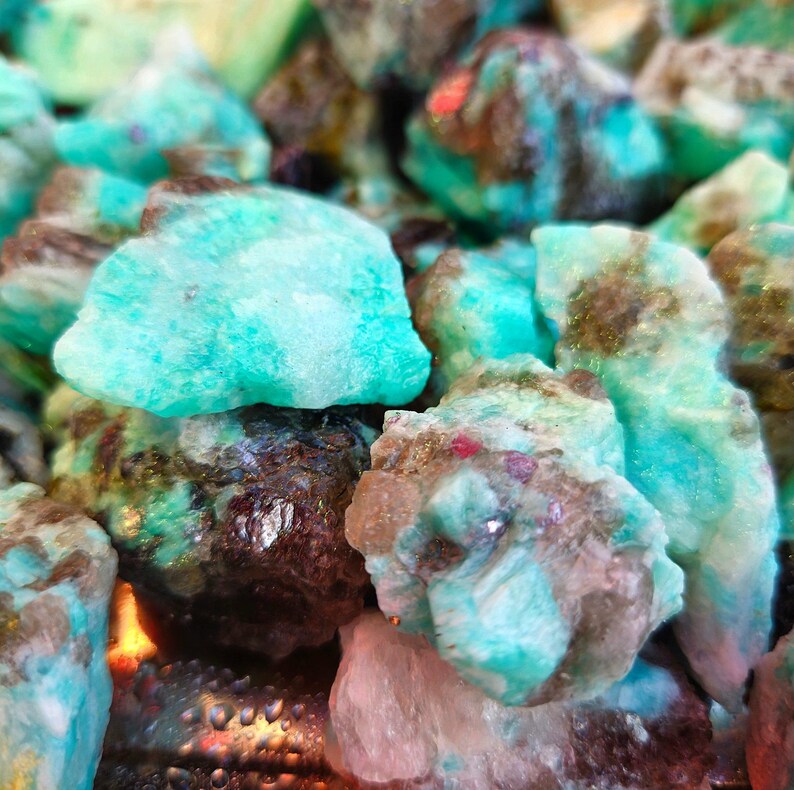 UV Reactive Rocks and Free UV Flashlight 500 Carats Crystals Raw Rough ...