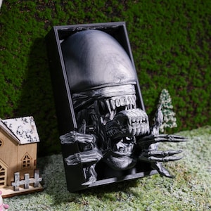 Xenomorph Alien Creature Model Book Nook Replicated 3D Printed Matte ...