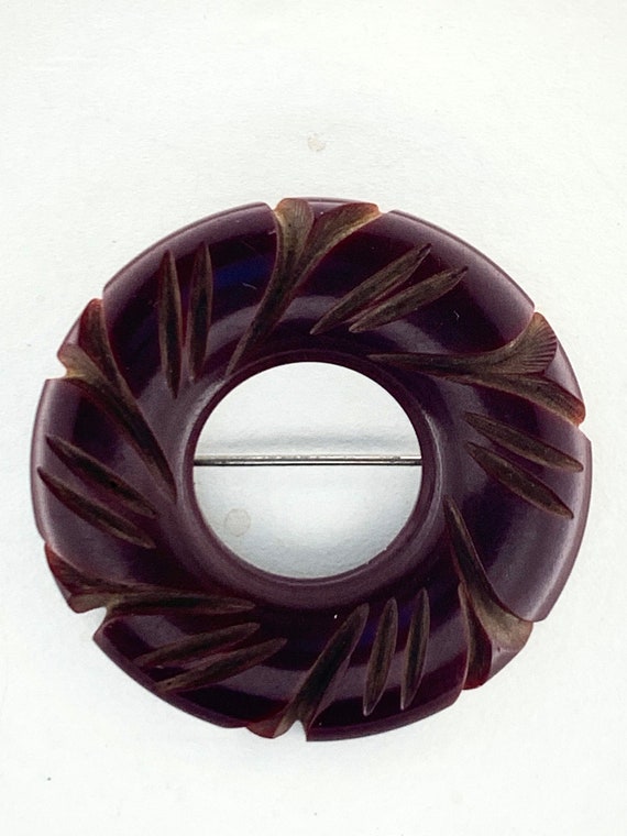 Vintage brown deeply carved - Gem