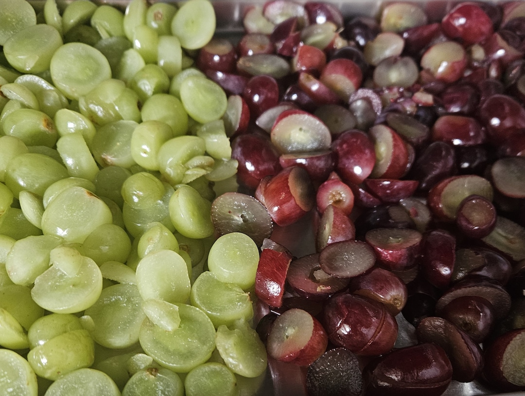 Freeze-dried Grapes Red Grapes Black Grapes Black Grapes Seedless ...