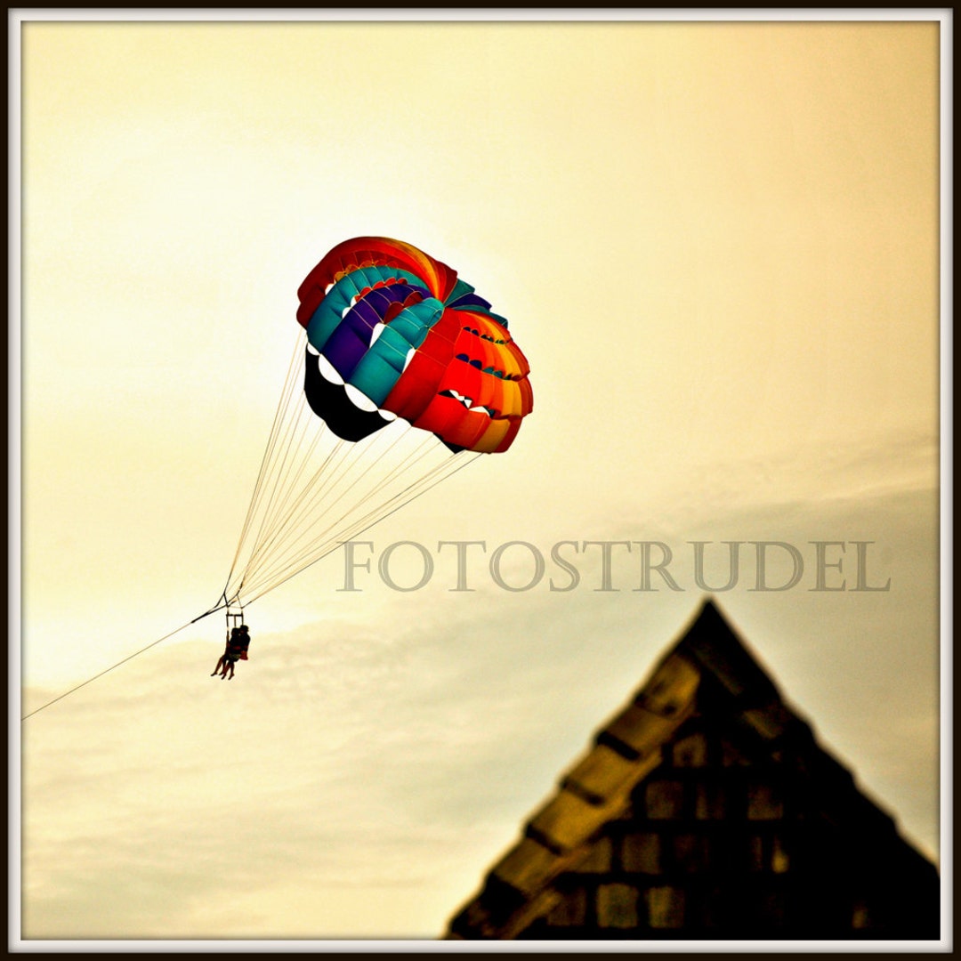 Parachute / Paragliding / Paratrooper / Extreme Sports / Pyramid ...