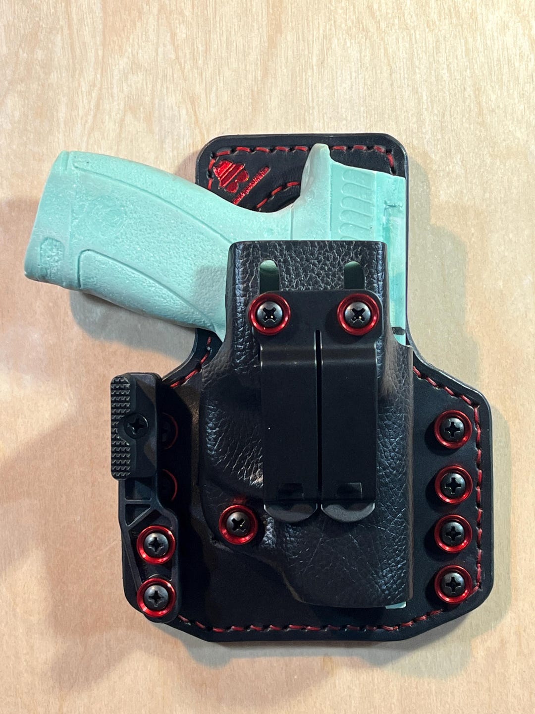 Smith and Wesson Bodyguard 2.0 (.380) Hybrid Leather and Kydex Optics ...