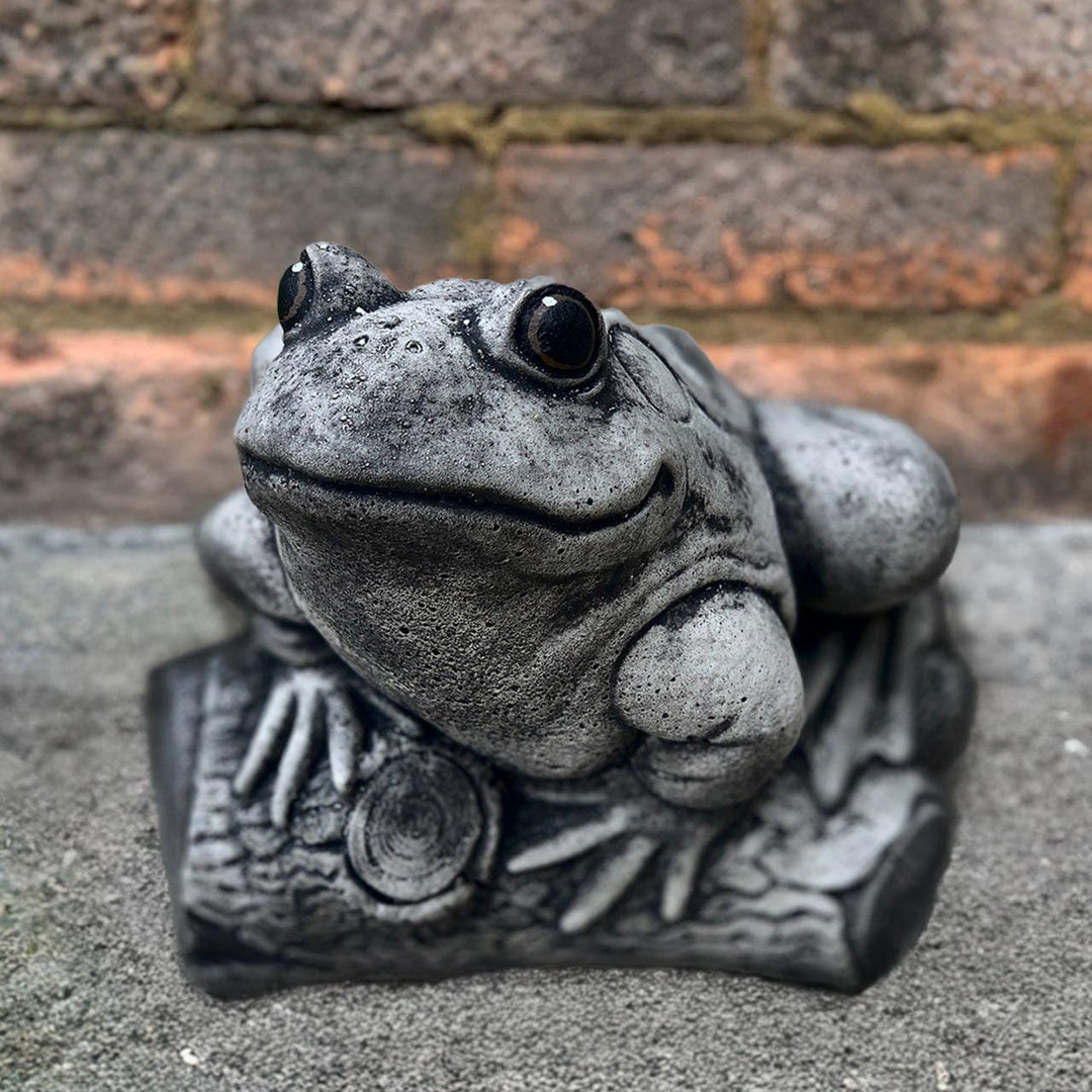 Stone Frog Figurine Concrete Frog Sculpture Cement Animal of the Swamp ...
