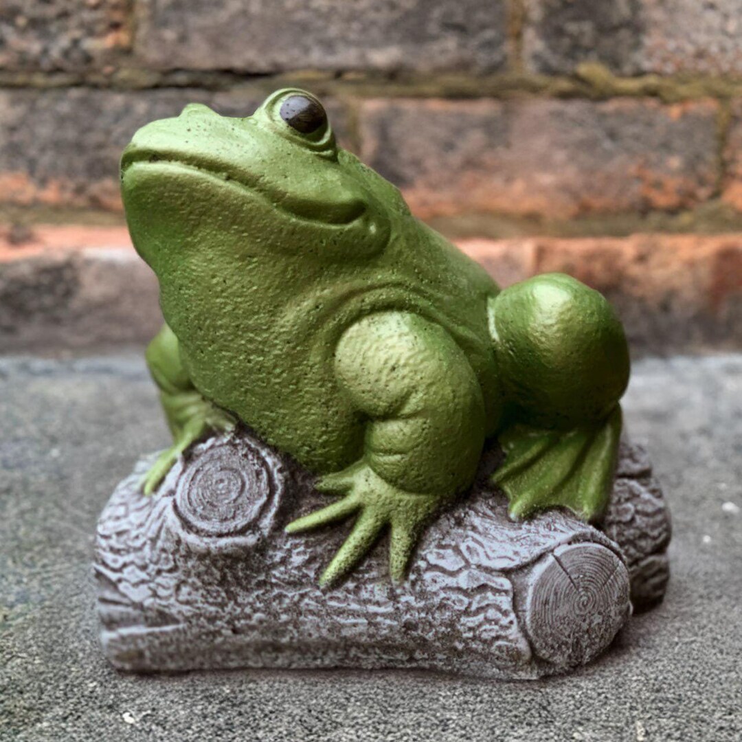 Unique Frog Statue Concrete Frog Sculpture Stone Animal of the Swamp ...