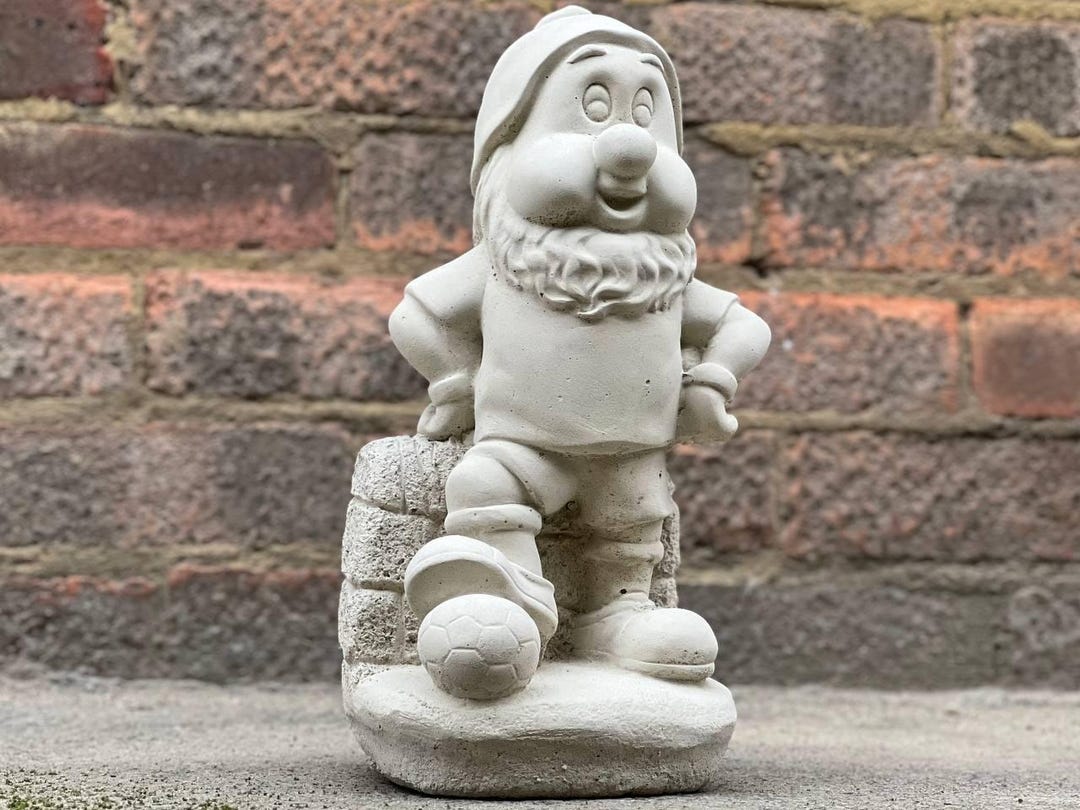 Amazing Football Player Dwarf Sculpture Stone Gnome Figurine Outdoor ...