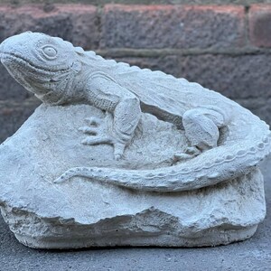 Garden Lizard Sculpture Concrete Iguana Statue Stone Reptile Decoration ...