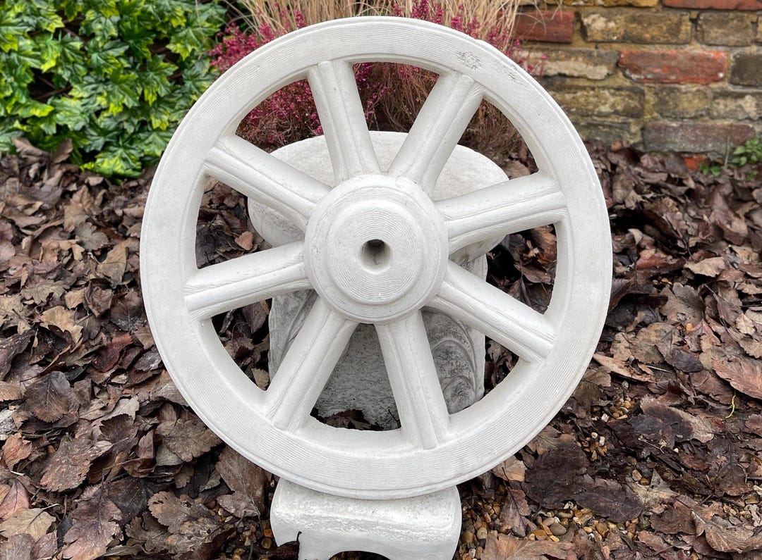 Outdoor Wheel Decor Concrete Wagon Wheel Figurine Stone White Figurine ...
