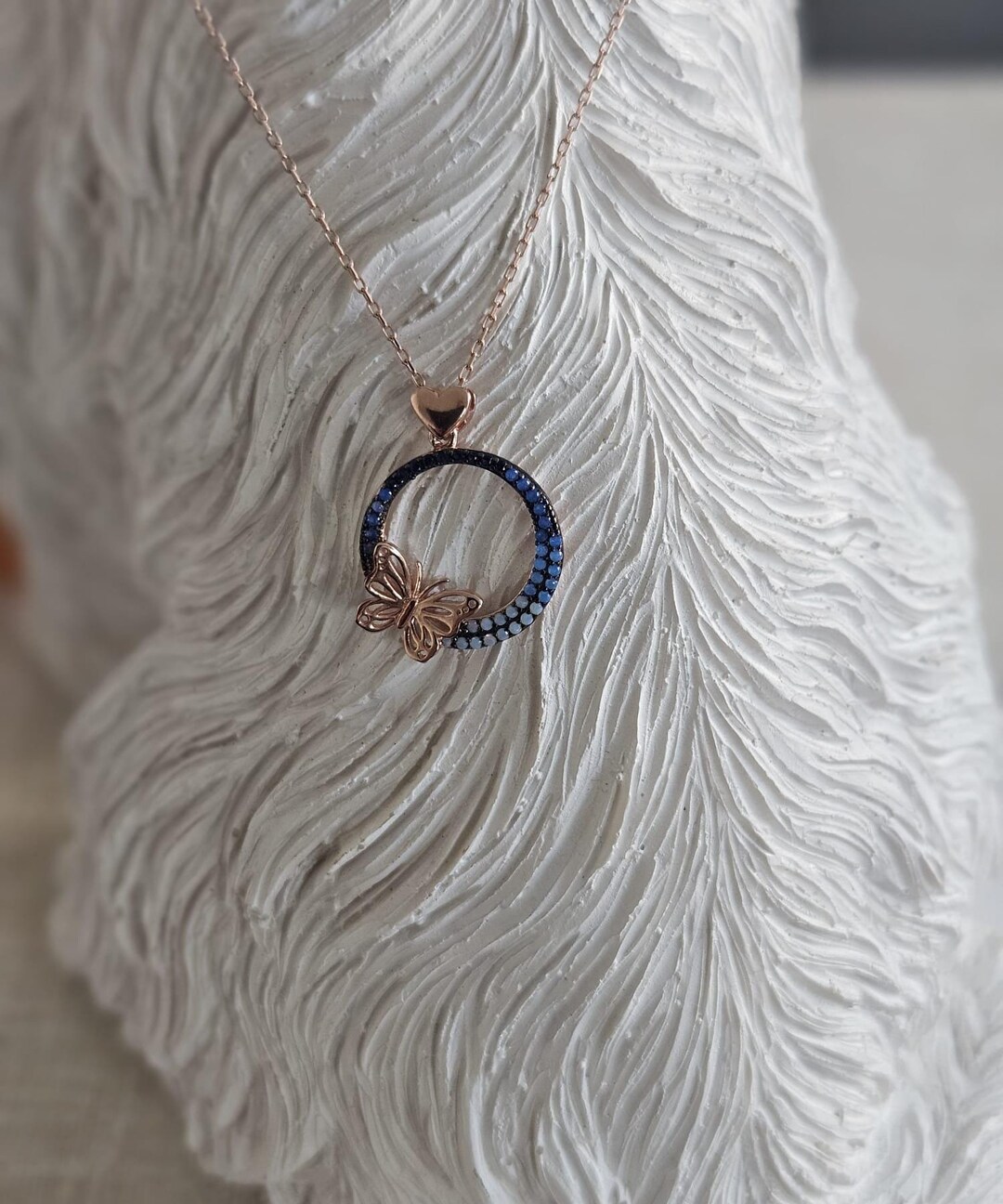 925 Carat Round Pendant With Blue and White Zirconium Stones Which ...