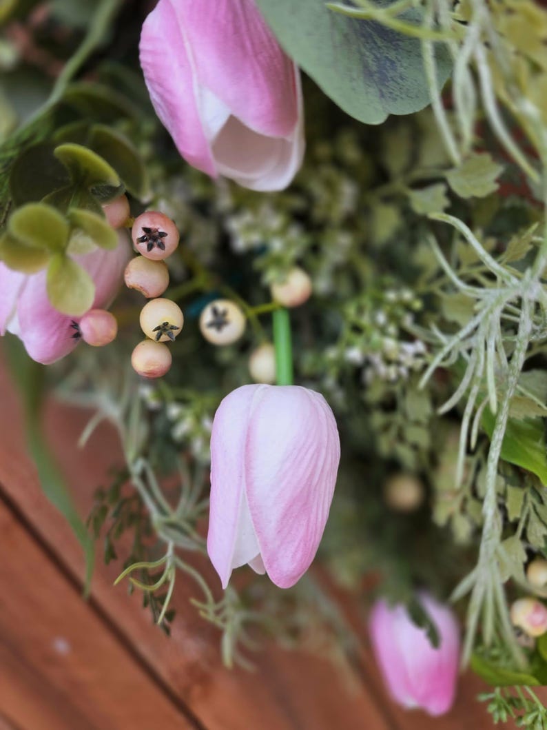 Spring Tulip Wreath for Front Door, 22", Cascading Tulip Wreath With ...