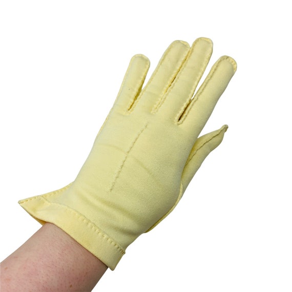 Vintage 1950s Light Yellow Wrist Length Gloves Dawnel… - Gem