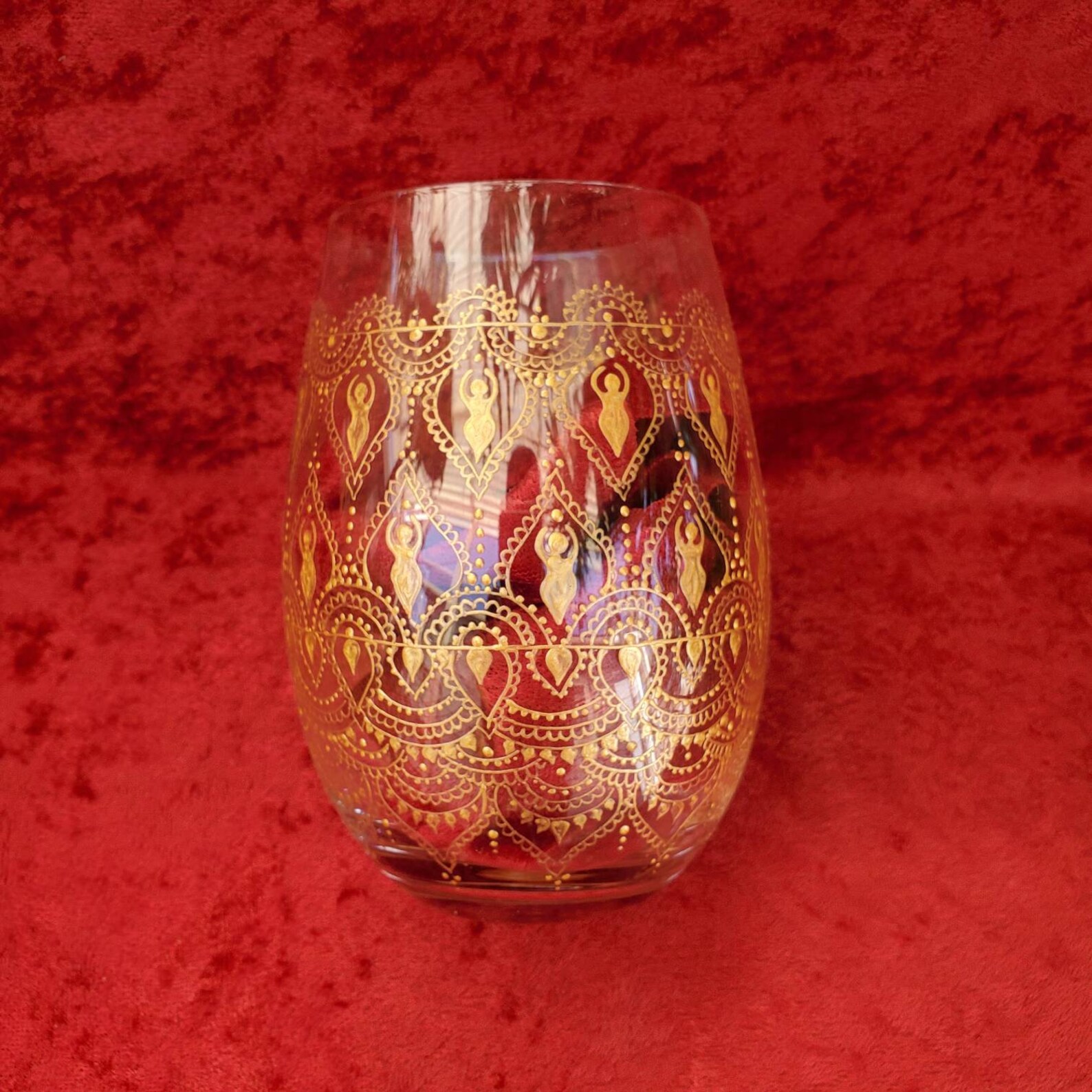 Pintado a mano sagrada diosa cáliz copa de vino de cáliz. Figura de ...