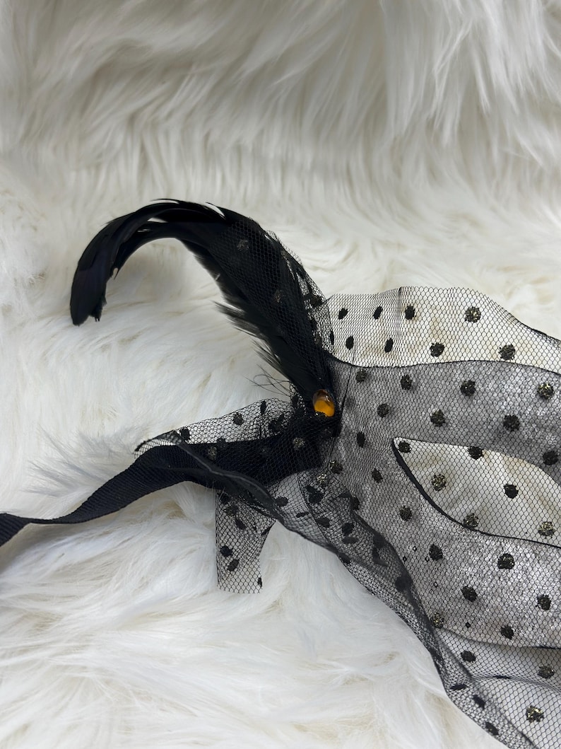 Handmade Venetian Masquerade Mask for Women – Ivory Velvet With Black ...